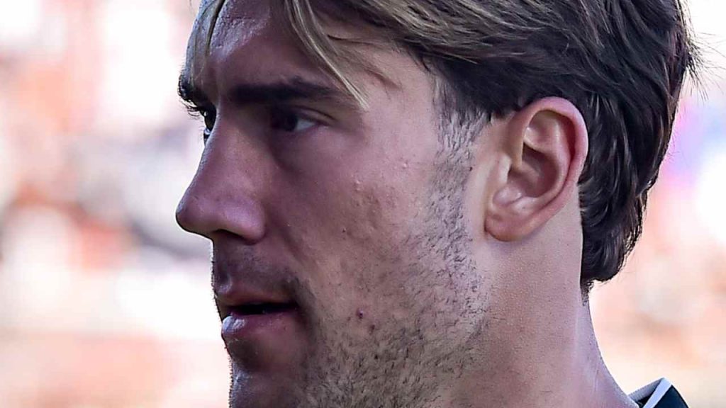 Vlahovic in panchina per tanto tempo? L'incredibile scenario intorno al ...