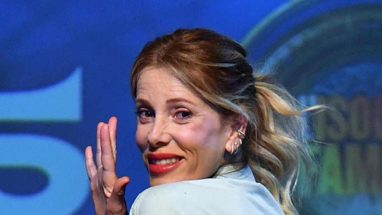 Alessia Marcuzzi fa il boom di ascolti | il vestitino è una meraviglia