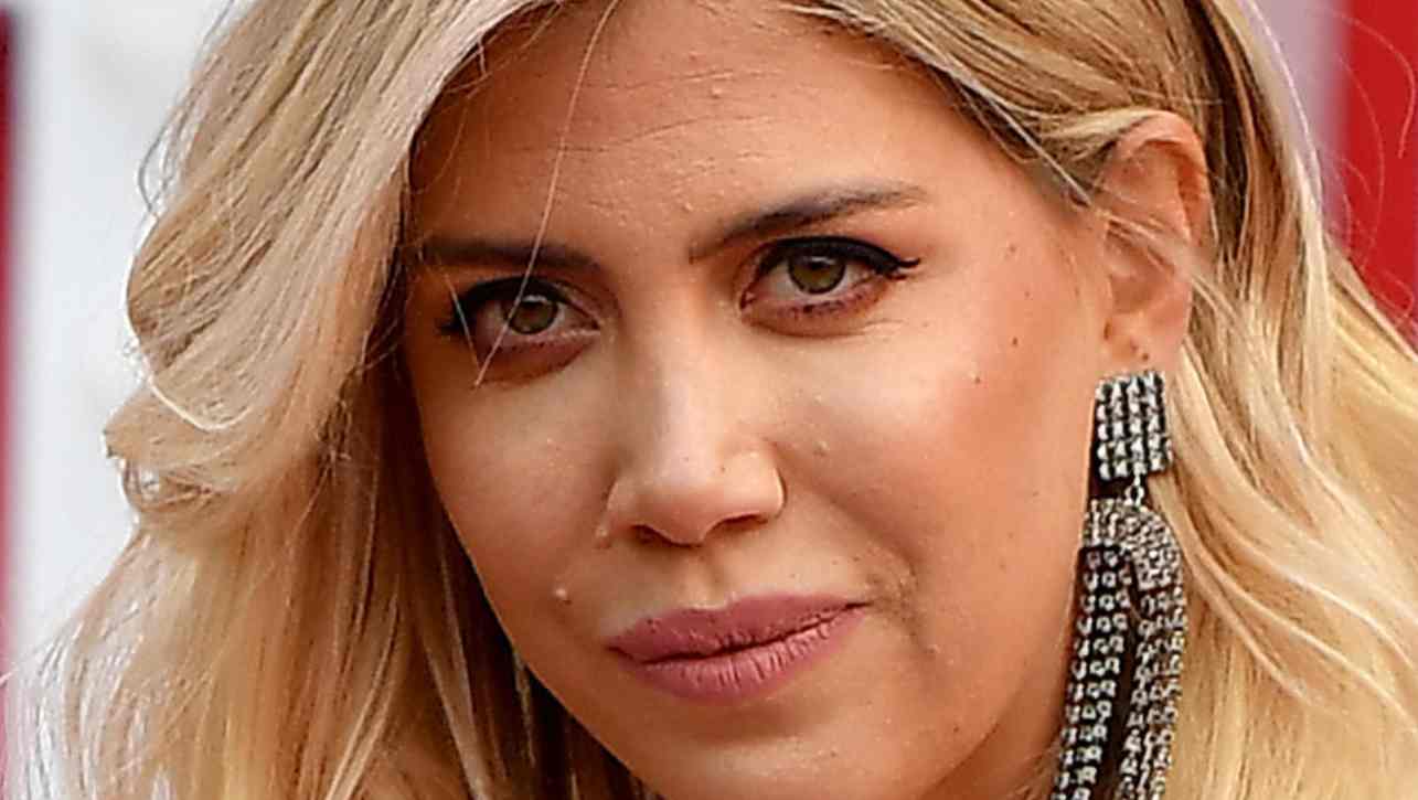 Wanda Nara | nuovo look a sorpresa addio alla chioma bionda | «Tutto ...